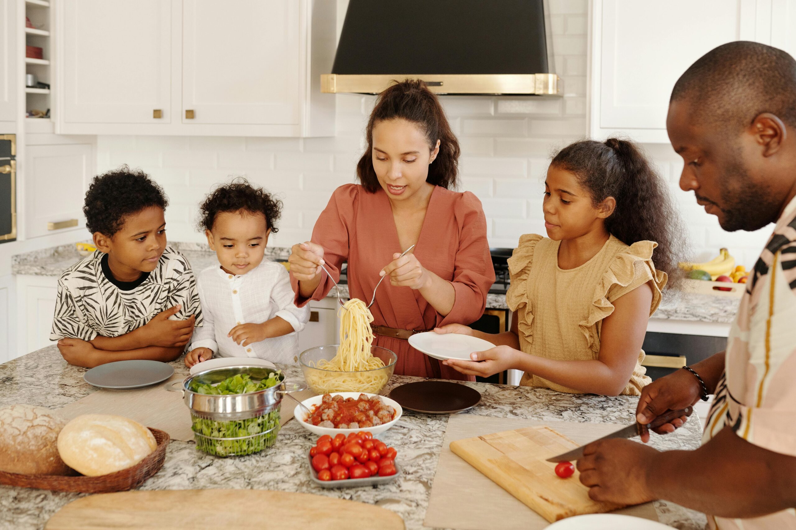 Home Cooking vs. Eating Out: How Much Can You Really Save? - BichoTreloso